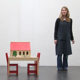 Симон Дейвис • Автори • Издателство Изток-Запад